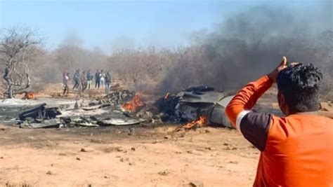 យន្តហោះ ចម្បាំង ពីរ គ្រឿង របស់ កងទ័ព អាកាស ឥណ្ឌា ធ្លាក់បានបណ្ដាលឲ្យអ្នកបើកបរម្នាក់ ស្លាប់ Tnaot