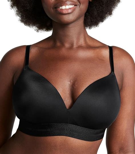 Celebrities With 32a Bra Size