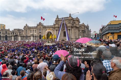 Lord Of Miracles Señor De Los Milagros At Plaza Des Armas Lima Stock