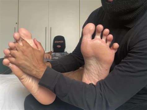 Slave Comparing Some Objects With Big Feet Size 22us