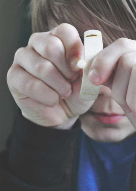 Mini Bow And Arrow Tutorial Diy Bow And Arrow From NellieBellie