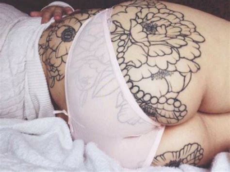 Tattooed Chicks With A Lot Of Sex Appeal Pics Gifs Izispicy Com