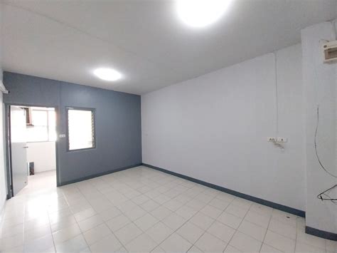 หาหอ ณ ลาดกระบัง มีเพื่อนคน 2 คน คนที่1เช่า คนที่ 2ผ่อน