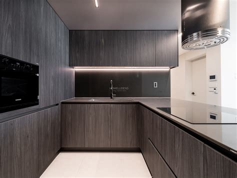 블랙 앤 화이트 트렌디한 집 라이프스타일 슈퍼앱 오늘의집