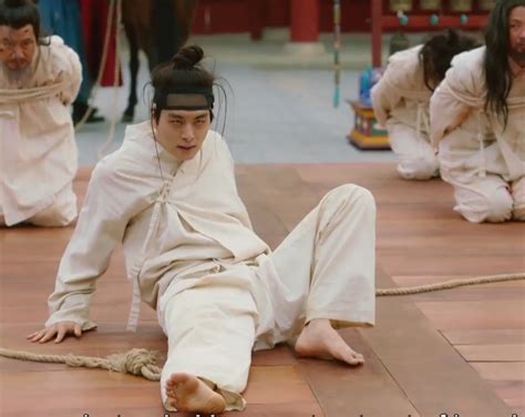 Geon Joo Jungs Feet