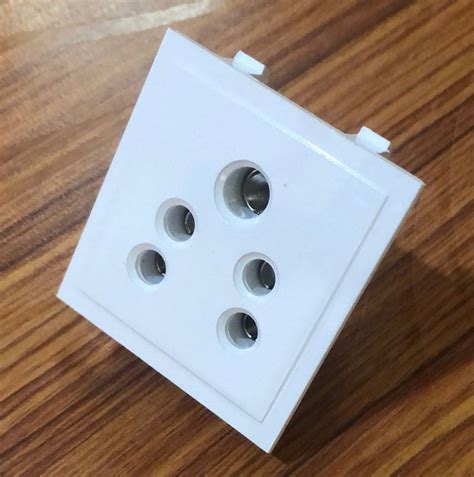 Ip33 White 5 Pin Modular Socket 220 V At ₹ 18piece In Aurangabad Id 25378395491