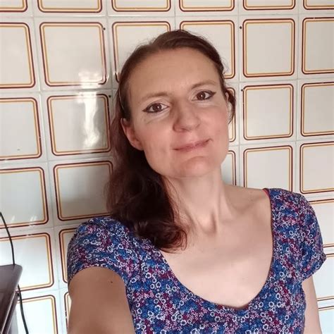 Julia Julich 9 • Threads Say More