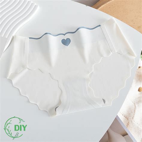 Panties กางเกงในไร้ขอบ ผ้าเรยอน เซ็กซี่ ป้องกันแบคทีเรีย รูปหัวใจ 6 สี Ytl Shopee Thailand