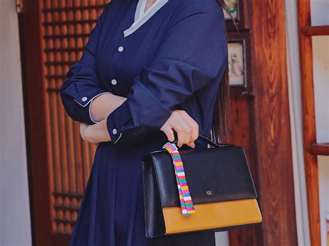 한지가죽으로 만든 한옥을 담은 가방 텀블벅 크리에이터를 위한 크라우드펀딩 한지가죽으로 만든 한옥을 담은 가방 텀블벅 크리에이터를 위한 크라우드펀딩