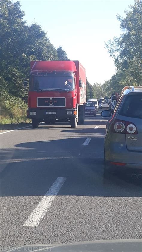 До уваги водіїв на Закарпатті на дорозі державного значення Н 09 ускладнено автомобільний рух