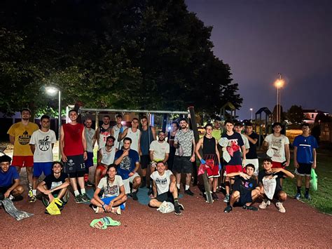 Si Allenano Per Il Campionato Di Basket Facendo Plogging Prima La
