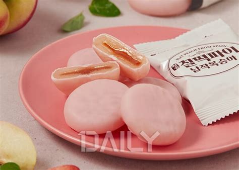 데일리 인기 주춤 할 때 특이한 맛 넣고 대박 난 과자 푸드 새로운맛과자 과자신상 과자신상품 신상과자 과자종류 신상과자종류 아이셔츄 초코파이정수박 후레쉬베리멜론 피넛버터링