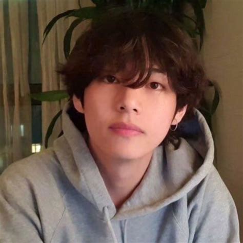 Pin By 수정 On Bts Icons Kim Taehyung Taehyung Kim