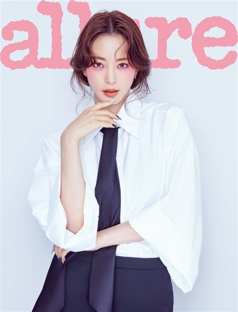 K Photo Reel Han Ye Seul Shows Off Fiery Gaze In Allure Korea