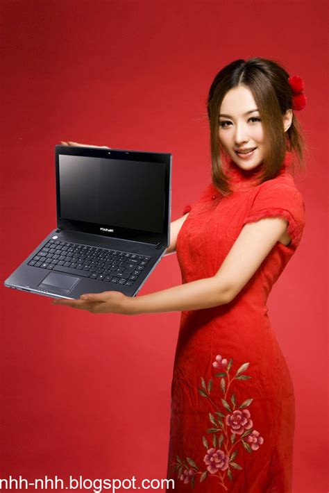 COOL PICTURES Beautiful Model For Laptop Advertisement
