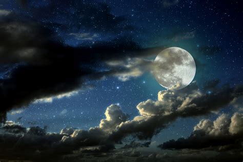 Los Poderes De La Luna Llena Luzgitana