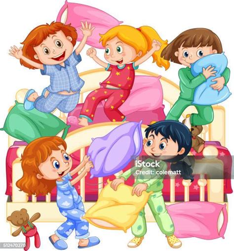 걸스 게임하기 필로우형 에서 밤샘 파티를 싸움 귀여운에 대한 스톡 벡터 아트 및 기타 이미지 귀여운 놀기 단일 객체 Istock