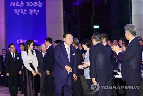 윤 대통령 베트남 동행 경제인 만찬 간담회 격려사 연합뉴스