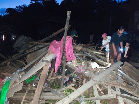 မိုးကုတ်ကျောက်နဂါးဘုန်းကြီးကျောင်းကို စစ်အုပ်စုတပ်က ဗုံးကြဲတိုက်ခိုက်၊ သံဃာအပါအဝင် ၄ ဦး သေဆုံး