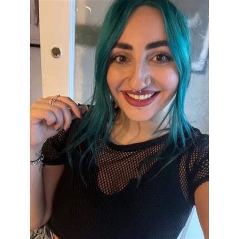 Emily Freer Emilysarahfreer • Threads Say More