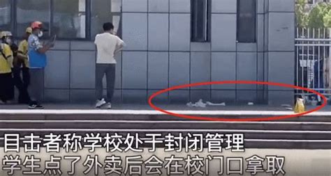 武汉工程科技学院保安抛扔学生外卖？