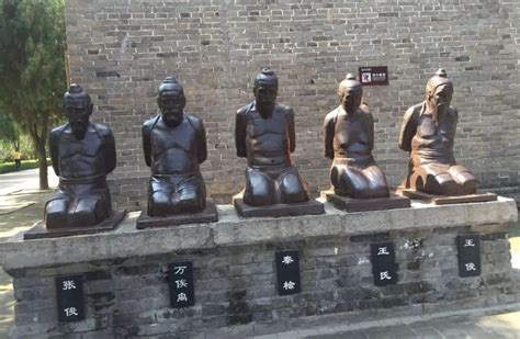 秦桧跪像5人组为什么是这5个人 岳飞