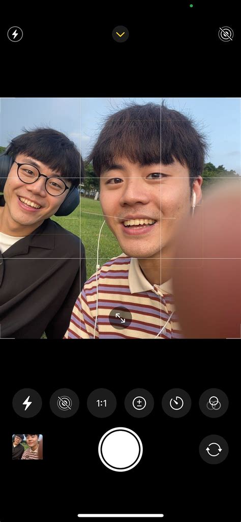 小時候跟哥哥搶玩具，長大後跟他搶耳機來聽 別人的看起來比較好