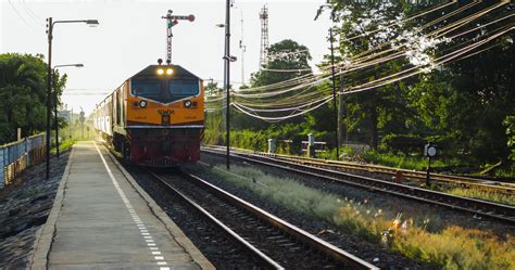 รฟท ประกาศงดเดินรถไฟสายใต้ 10 ขบวน หลังฝนตกน้ำท่วมอย่างหนัก