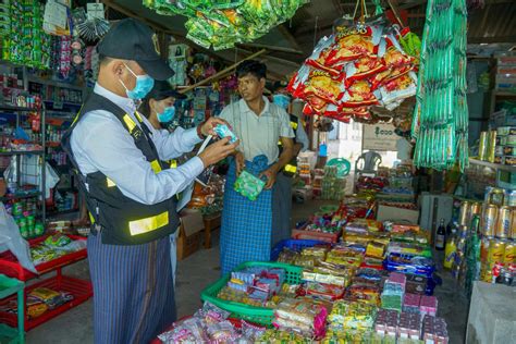 ဇေယျာသီရိမြို့နယ် ပြည်စံအောင်ရပ်ကွက်ရှိ ပြည်စံအောင်ဈေးအတွင်း၌ အစားအ‌သောက်များ ဘေးအန္တရာယ် ကင်းရ