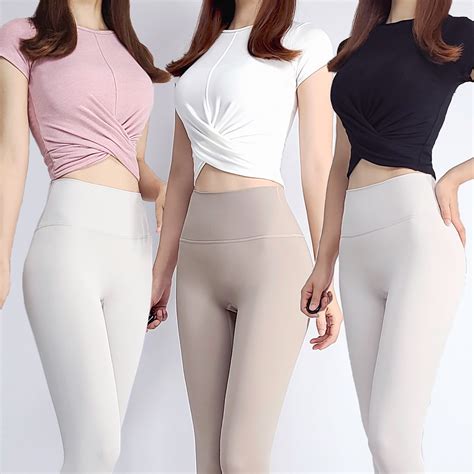 입은듯 입지않은듯한 편안한 트위스트 요가 셔링 크롭탑 반팔 아나팜