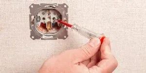 How To Test Live Wire With Screwdriver Easy Methods