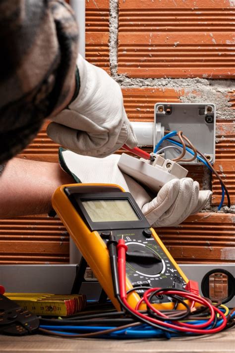 Ultrics Digital Multimeter Voltmeter Ammeter Ohmmeter Circuit Checker