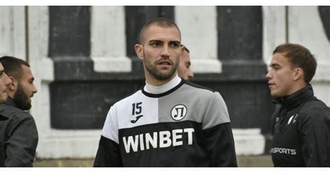 Локо Пд се раздели с халф