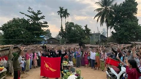 လောင်းလုံးတွင် စစ်တပ်ထုတ်မသုံးစွဲဘဲ သပိတ်မှောက်ရန်နှင့် စစ်အာဏာရှင်ကို ဆန့်ကျင်ဆန္ဒပြ Khit