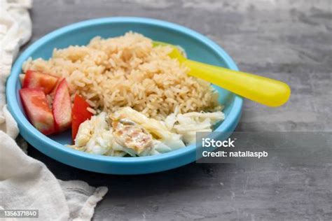 옥수수 빵을 곁들인 전형적인 포르투갈 훈제 소시지 츄리코 0명에 대한 스톡 사진 및 기타 이미지 0명 건강한 식생활 그릇 Istock