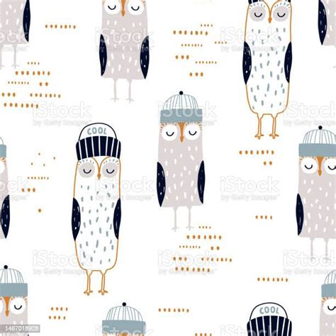 비니 모자를 쓴 귀여운 올빼미가 있는 매끄러운 스칸디나비아 스타일 패턴 유치한 손으로 그린 올빼미 새 배경 직물 섬유 의류 벽지에 이상적입니다 귀여운에 대한 스톡 벡터 아트