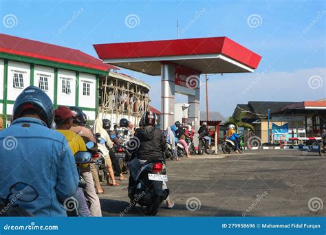 Queue Of Vehicles Refueling At Pertamina Gas Station Editorial Photo