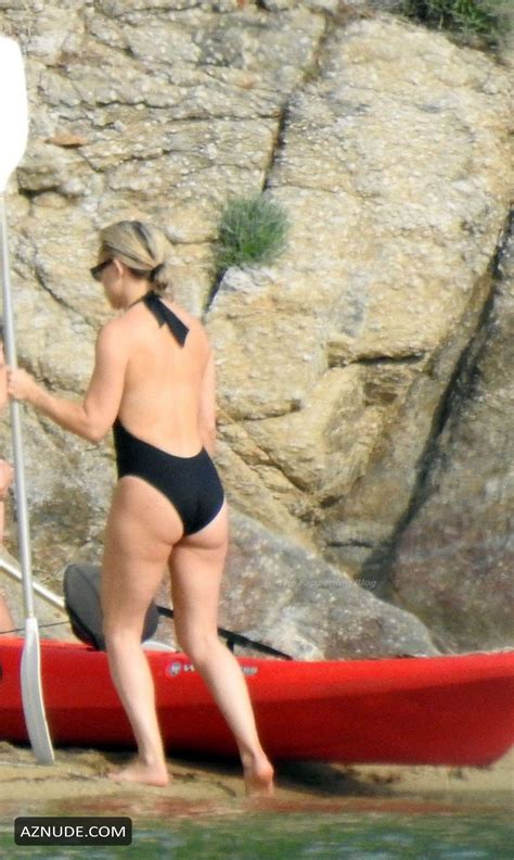 Kate Hudson Sexy Seen With Boyfriend Danny Fujikawa On The Beach In
