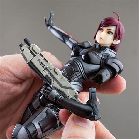 Mass Effect Bishoujo Shepard Statue Gadgetsin