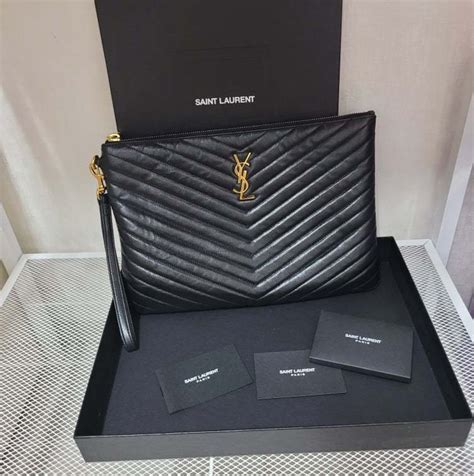 정품 입생로랑 클러치백 뉴미듐 금장 세컨웨어 헬로마켓