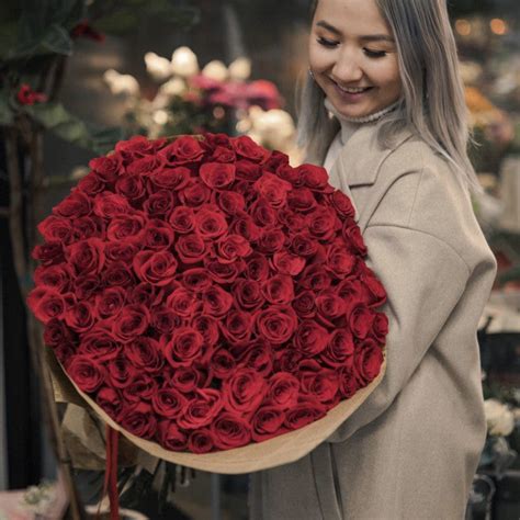 101 Red Roses 100 Cm 40 Inches Luna Flowers Chicago
