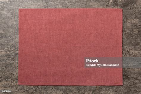 시멘트 배경에 음식에 대한 빨간 식탁보의 상단 보기 디자인의 빈 공간 0명에 대한 스톡 사진 및 기타 이미지 0명 그릇 깔개 Istock