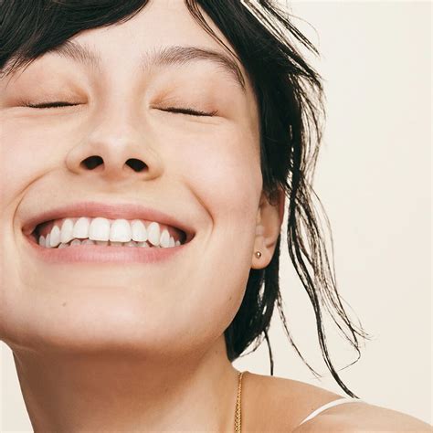 How To Glow Your Face Without Makeup