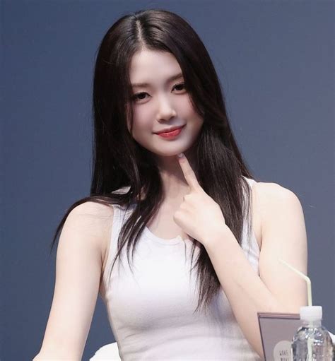 Gong Yu Bin 2025 Net Worth Age Career Education The Triples Star