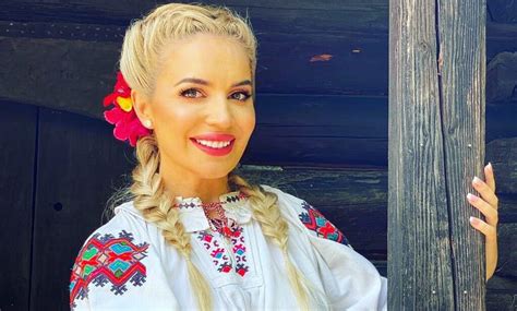 E NevastĂ De Fotbalist Și TrĂieȘte O Poveste De Dragoste Ca N Filme Iulia Bucur MĂrturii