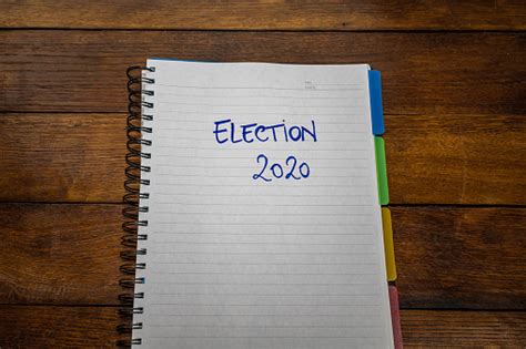 선거 2020 종이에 필기 텍스트 정치 메시지 사무실 의제에 대한 정치 텍스트 민주주의 투표 정치의 개념 공간을 복사합니다 2020년에 대한 스톡 사진 및 기타 이미지