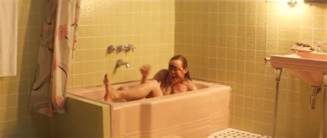 Louisa Krause Desnuda En Weve Forgotten More Than We Ever Knew