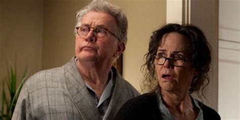 Spider Man Homecoming Why Hot Aunt May Is A Problem