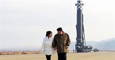 김정은 딸 첫 공개에 외신들 “4대 세습 상징적 그림”