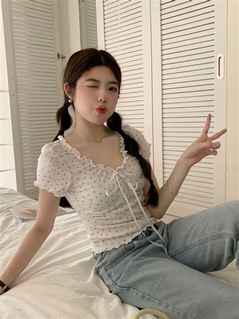 하프닌 7colors 롤랑 프릴 리본 물결 여리 슬림핏 러블리 발레코어 셔링 꽃무늬 플라워 무지 유니크 반팔 티셔츠